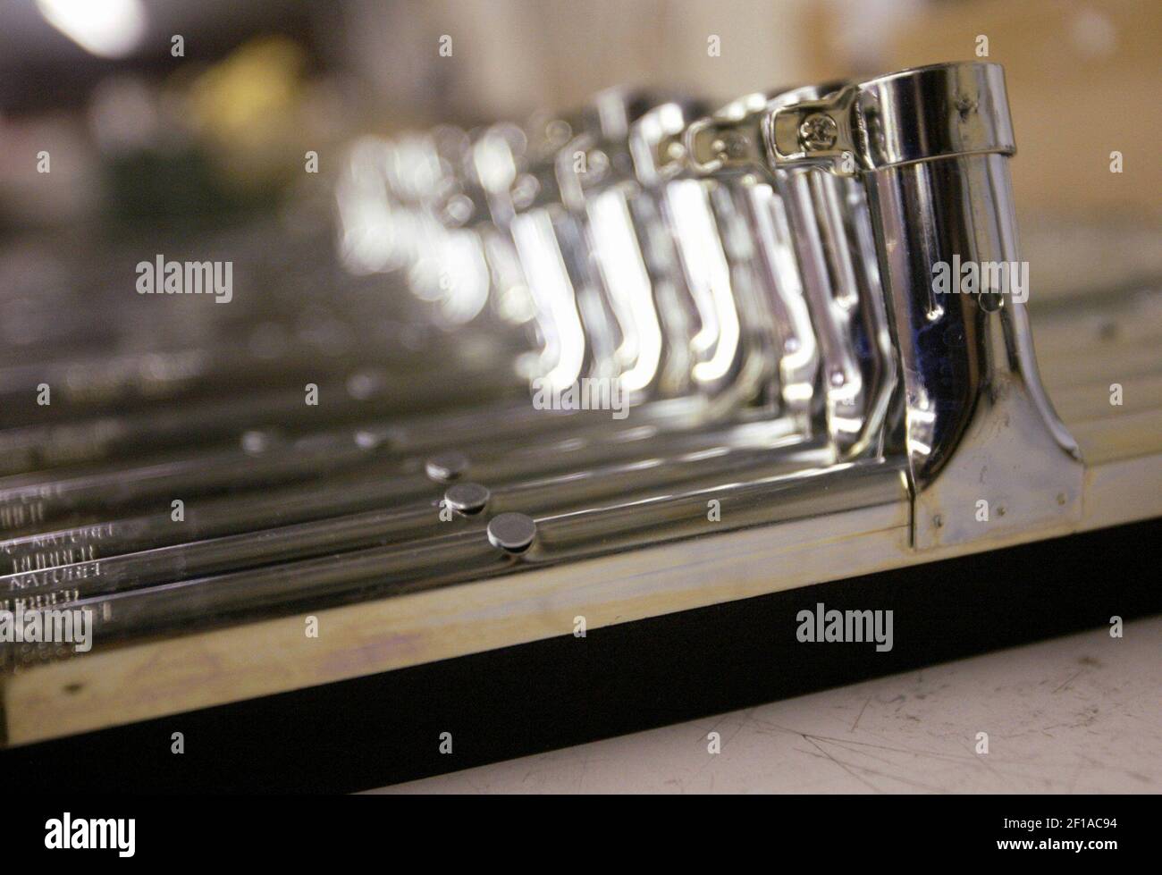 KRT US NEWS STORY SLUGGED: SQUEEGEE KRT PHOTO BY DAI SUGANO/SAN JOSE ...