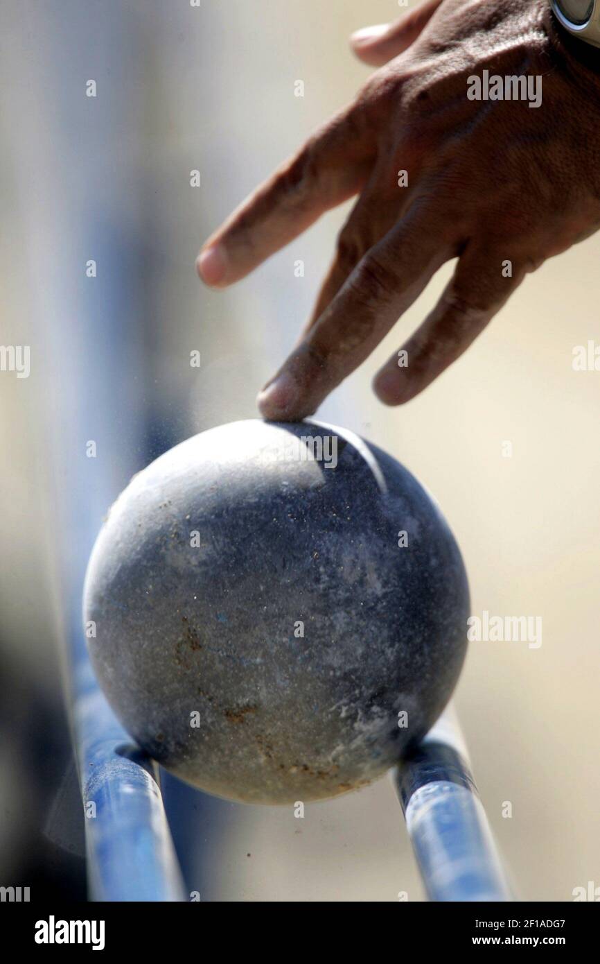 KRT SPORTS STORY SLUGGED: TRACK-SHOTPUT KRT PHOTO BY NHAT V. MEYER/SAN ...