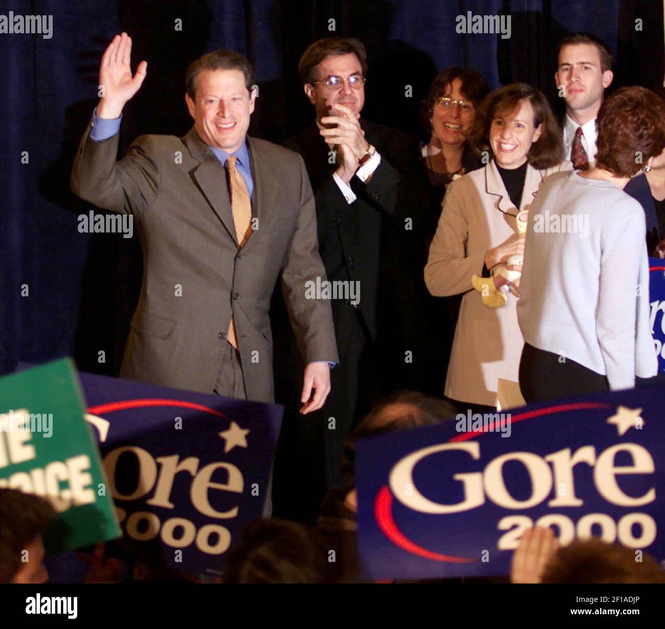 KRT US NEWS STORY SLUGGED: GORE KRT PHOTOGRAPH BY CHUCK KENNEDY (KRT18) WASHINGTON, D.C ...