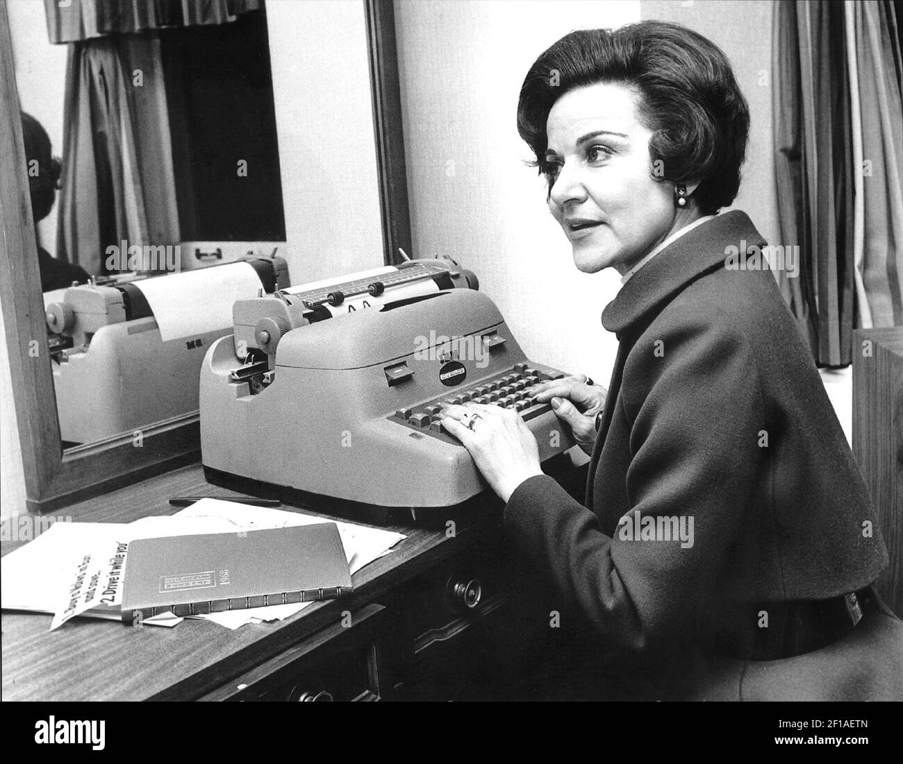 KRT US NEWS SLUGGED: OBIT-LANDERS KRT PHOTOGRAPH VIA CHICAGO TRIBUNE ...