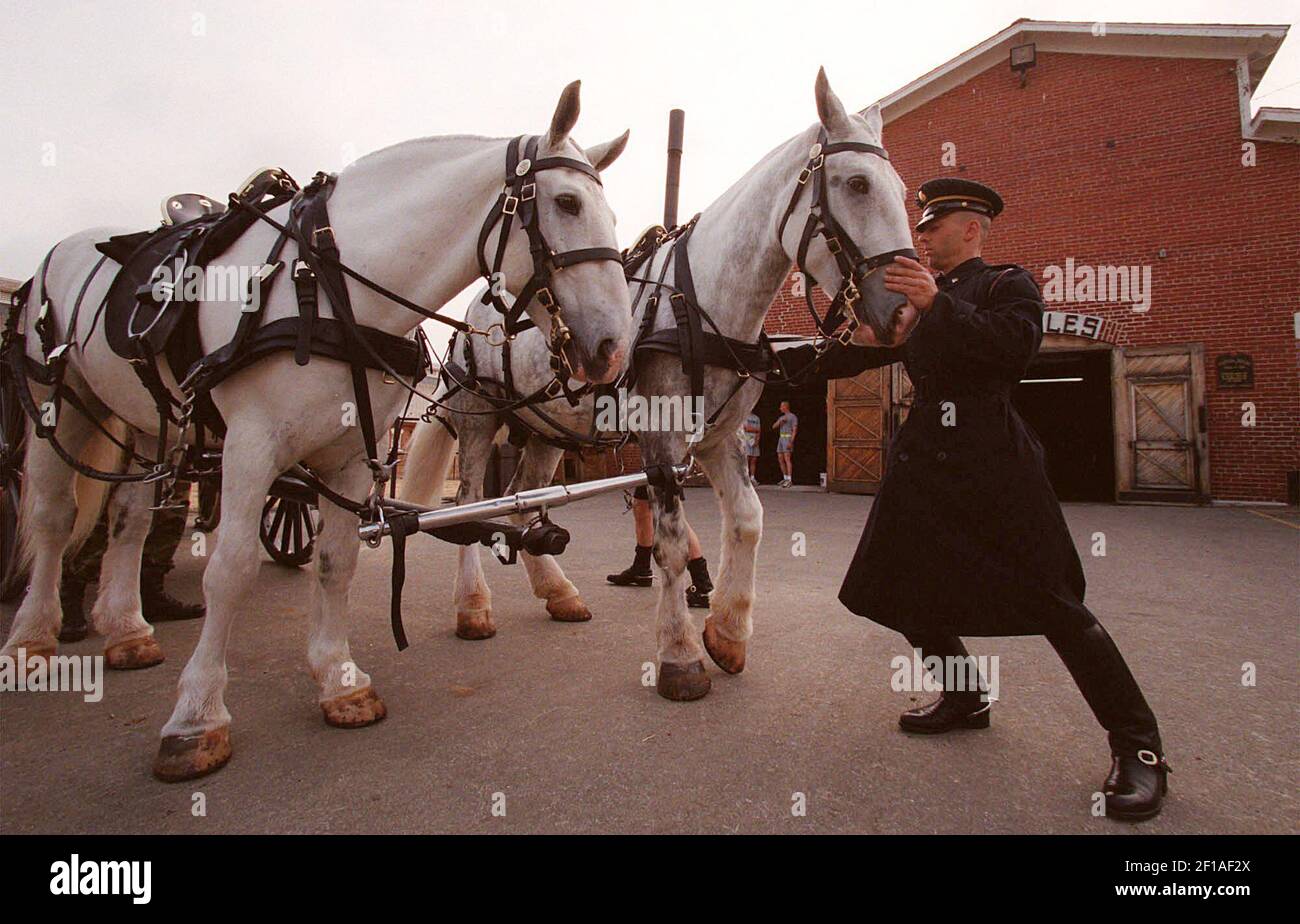 Artillery caisson hi-res stock photography and images - Alamy