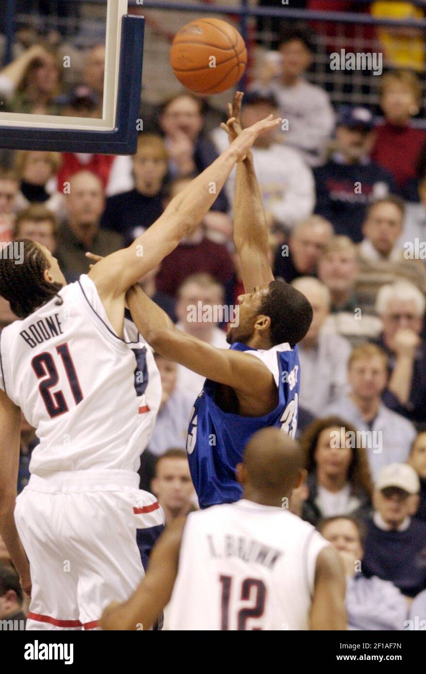 -- NO MAGS, NO SALES -- KRT SPORTS STORY SLUGGED: SEATON-UCONN KRT ...