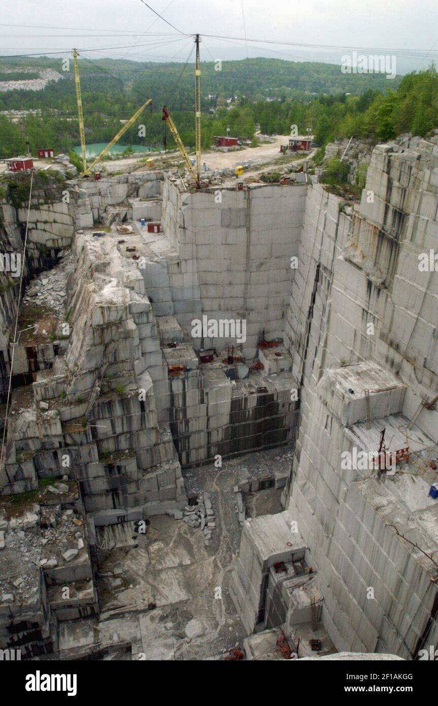 KRT US NEWS STORY SLUGGED: HEADSTONES KRT PHOTOGRAPH BY BOB MACDONNELL ...