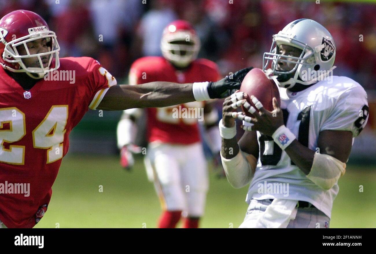 KRT SPORTS STORY SLUGGED: RAIDERS-CHIEFS KRT PHOTOGRAPH BY JOHN SLEEZER ...
