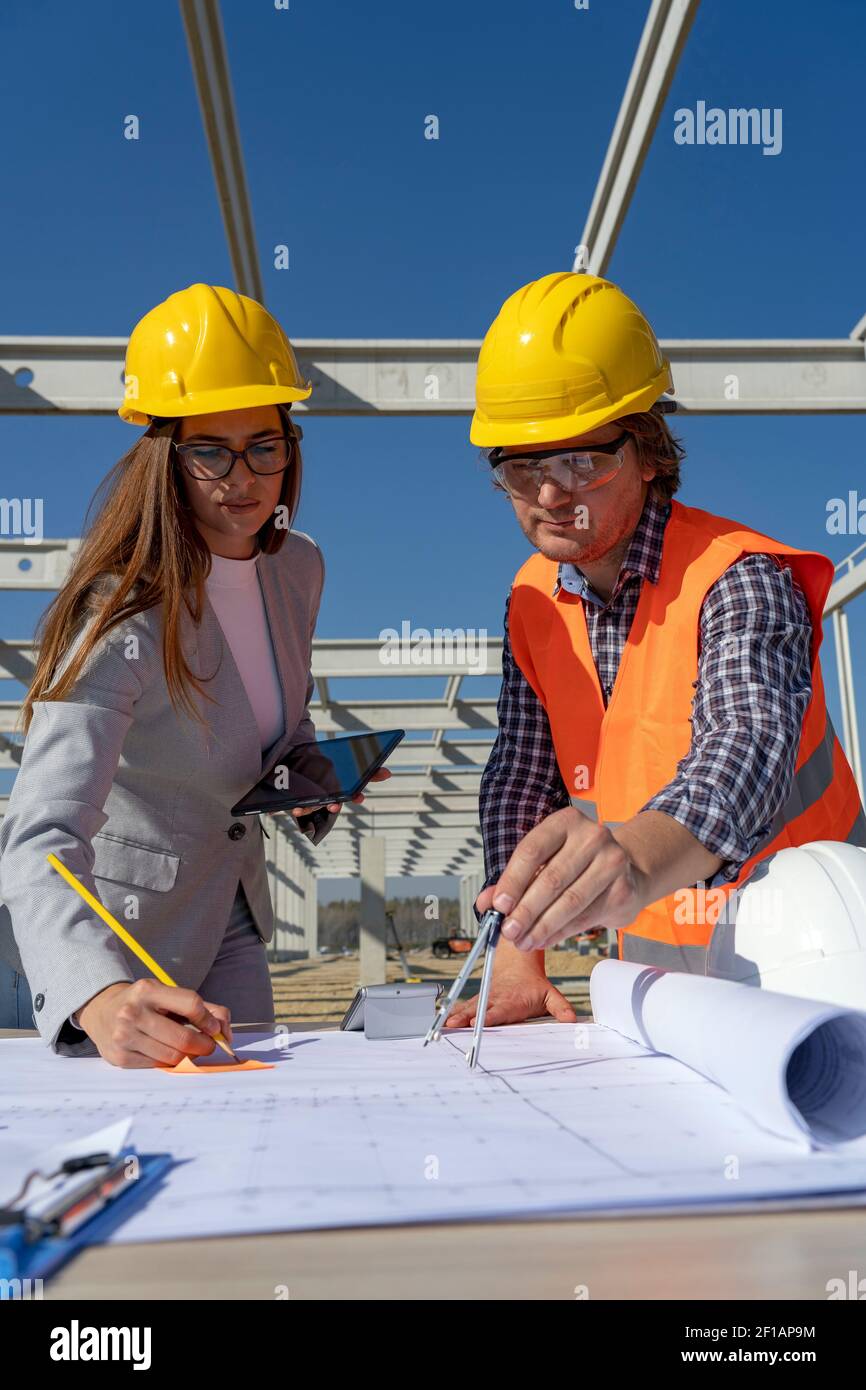 Teamwork engineer hi-res stock photography and images - Alamy