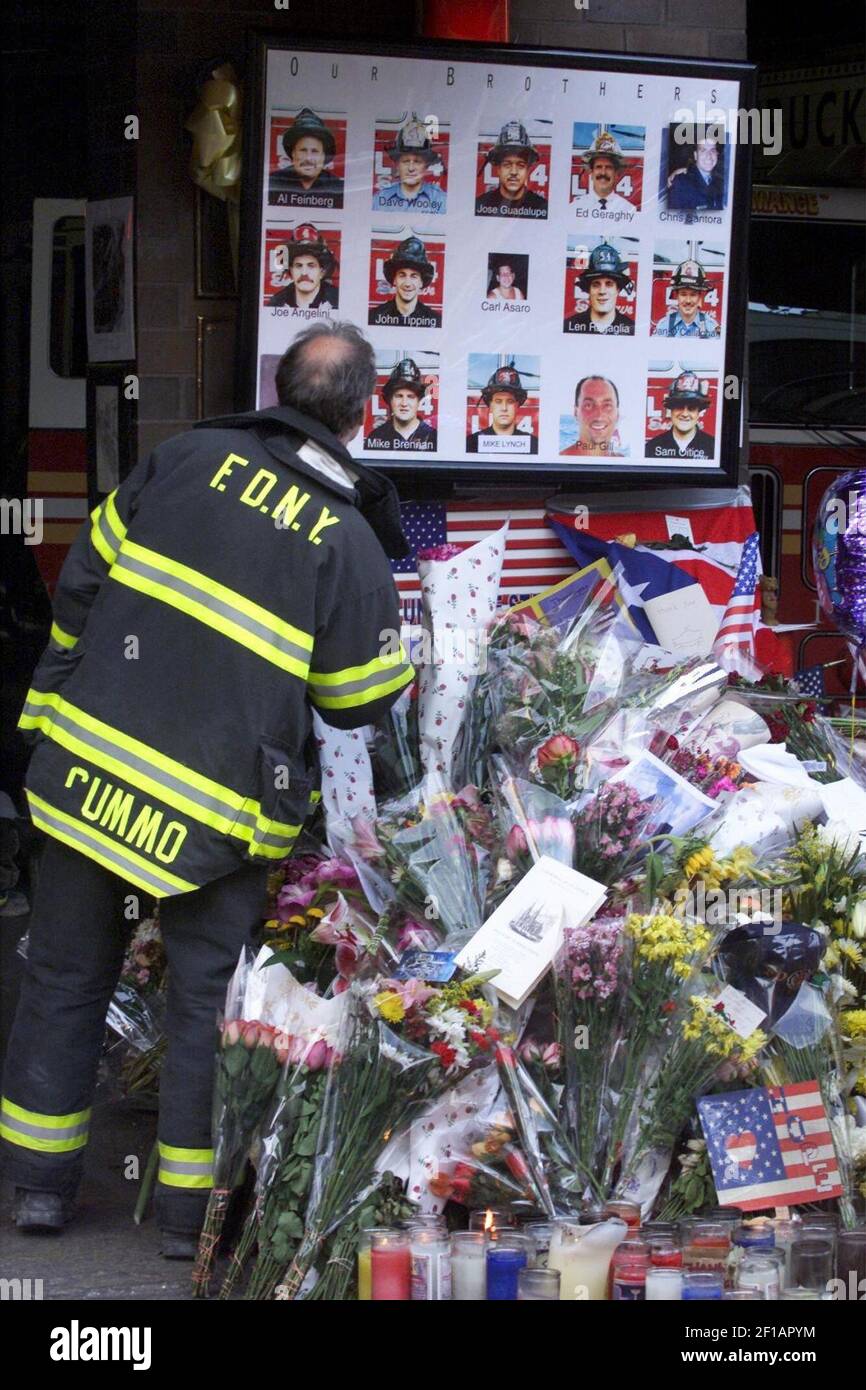 KRT US NEWS STORY SLUGGED: ATTACKS-REACTION KRT PHOTOGRAPH BY RON ENNIS ...