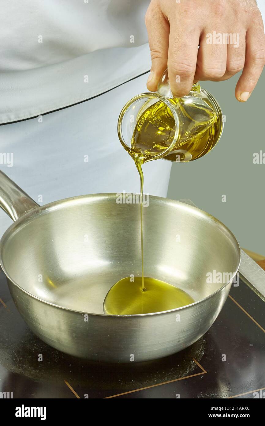 Hand pouring cooking oil hi-res stock photography and images - Alamy