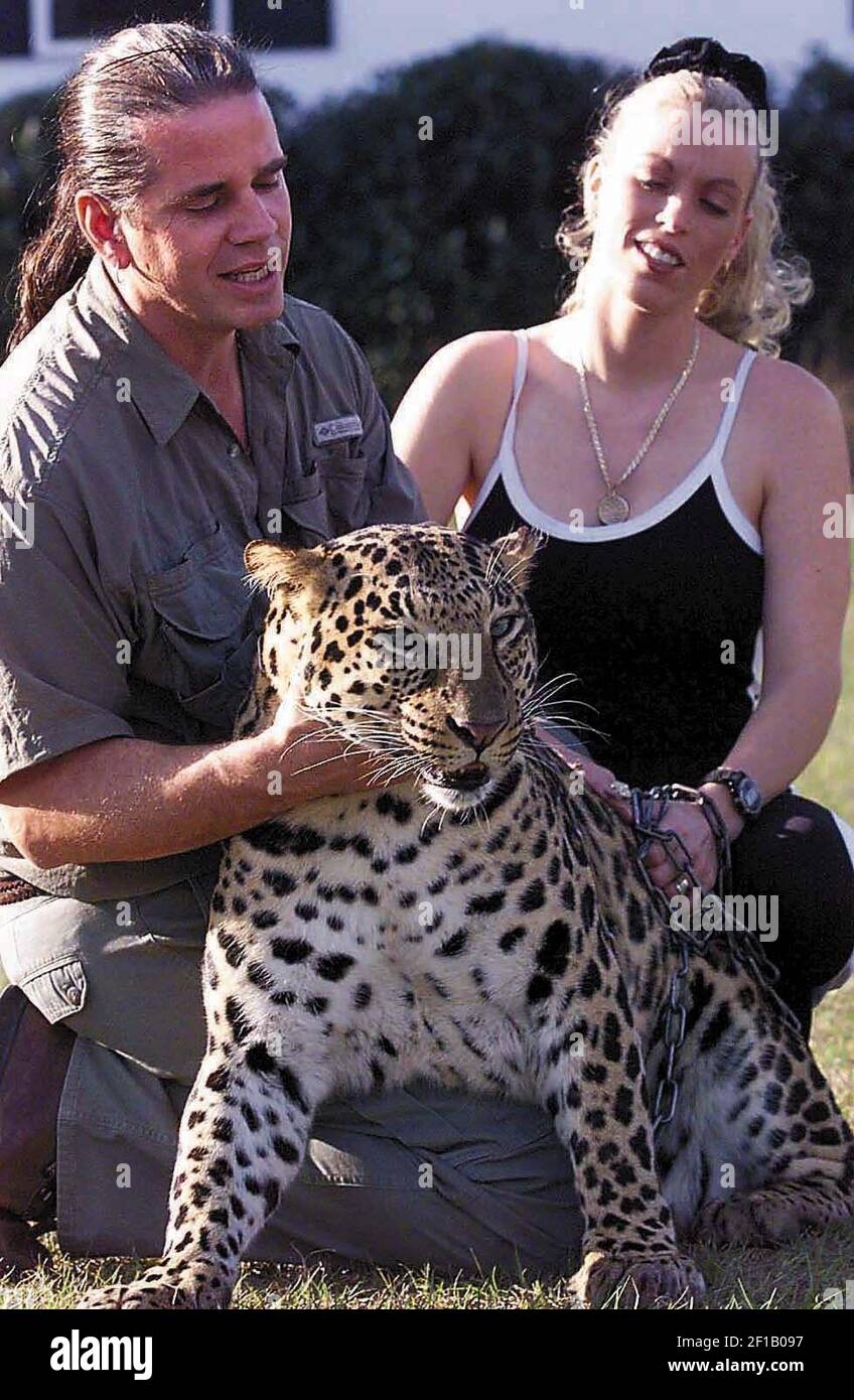 KRT ENTERTAINMENT STORY SLUGGED: SC-ANIMALACTORS KRT PHOTOGRAPH BY ...