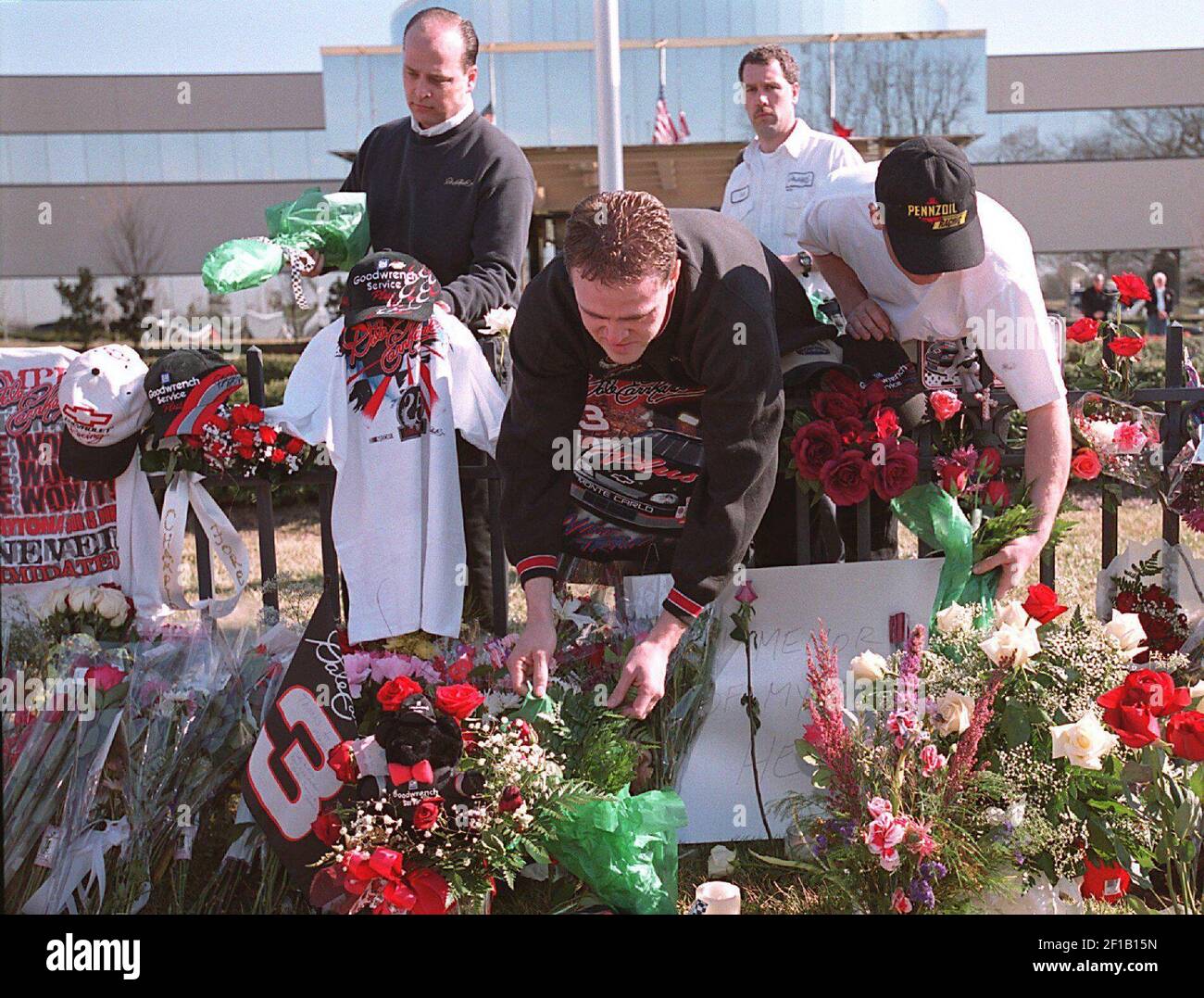 KRT SPORTS STORY SLUGGED: NASCAR-EARNHARDT KRT PHOTOGRAPH BY JEFF SINER ...