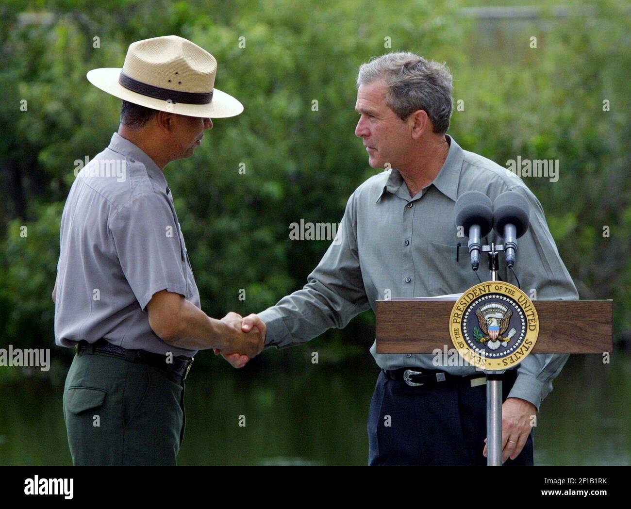 KRT US NEWS STORY SLUGGED: BUSH KRT PHOTO BY C.W. GRIFFIN/MIAMI HERALD ...