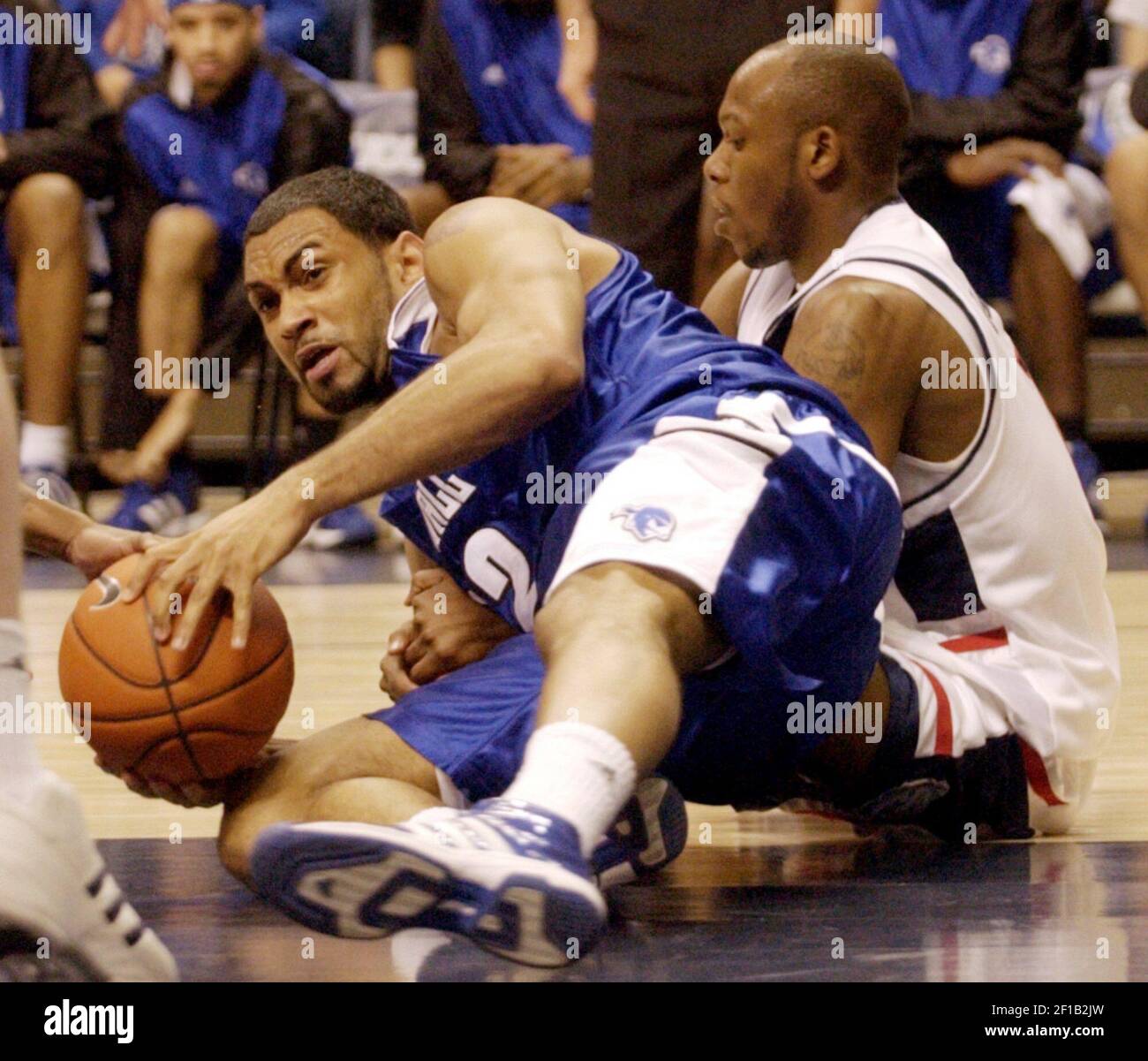 -- NO MAGS, NO SALES -- KRT SPORTS STORY SLUGGED: SEATON-UCONN KRT ...