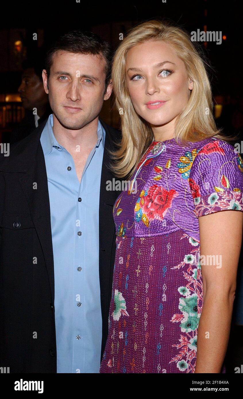 KRT STAND ALONE ENTERTAINMENT PHOTO SLUGGED: SECRETWINDOW KRT ...