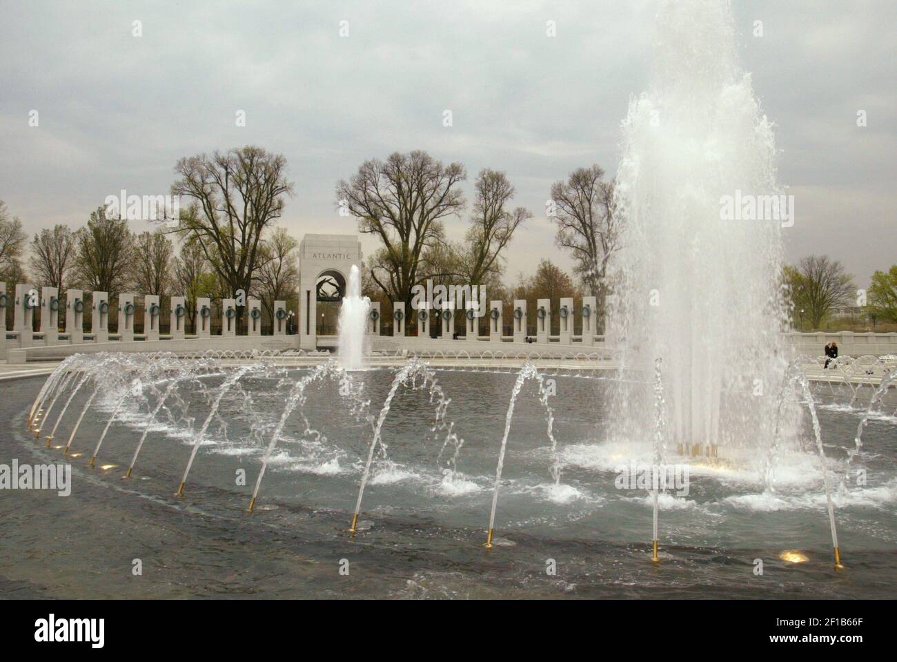 KRT STAND ALONE US NEWS PHOTO SLUGGED: WWIIMEMORIAL KRT PHOTOGRAPH BY ...