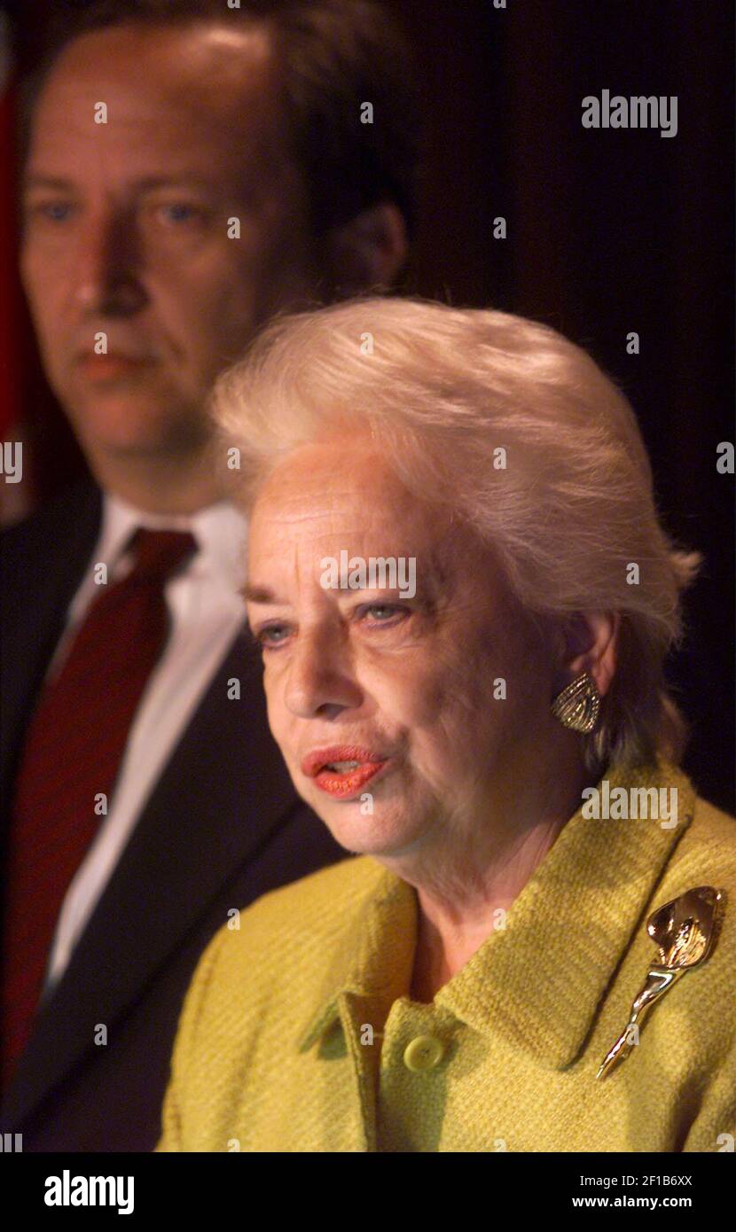 KRT US NEWS STORY SLUGGED: CURRENCY KRT PHOTOGRAPH BY CHUCK KENNEDY ...