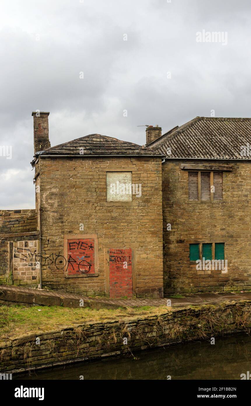 Disused Canal Wharf at Clayton-le-Moors, Hyndburn, Lancashire Stock ...