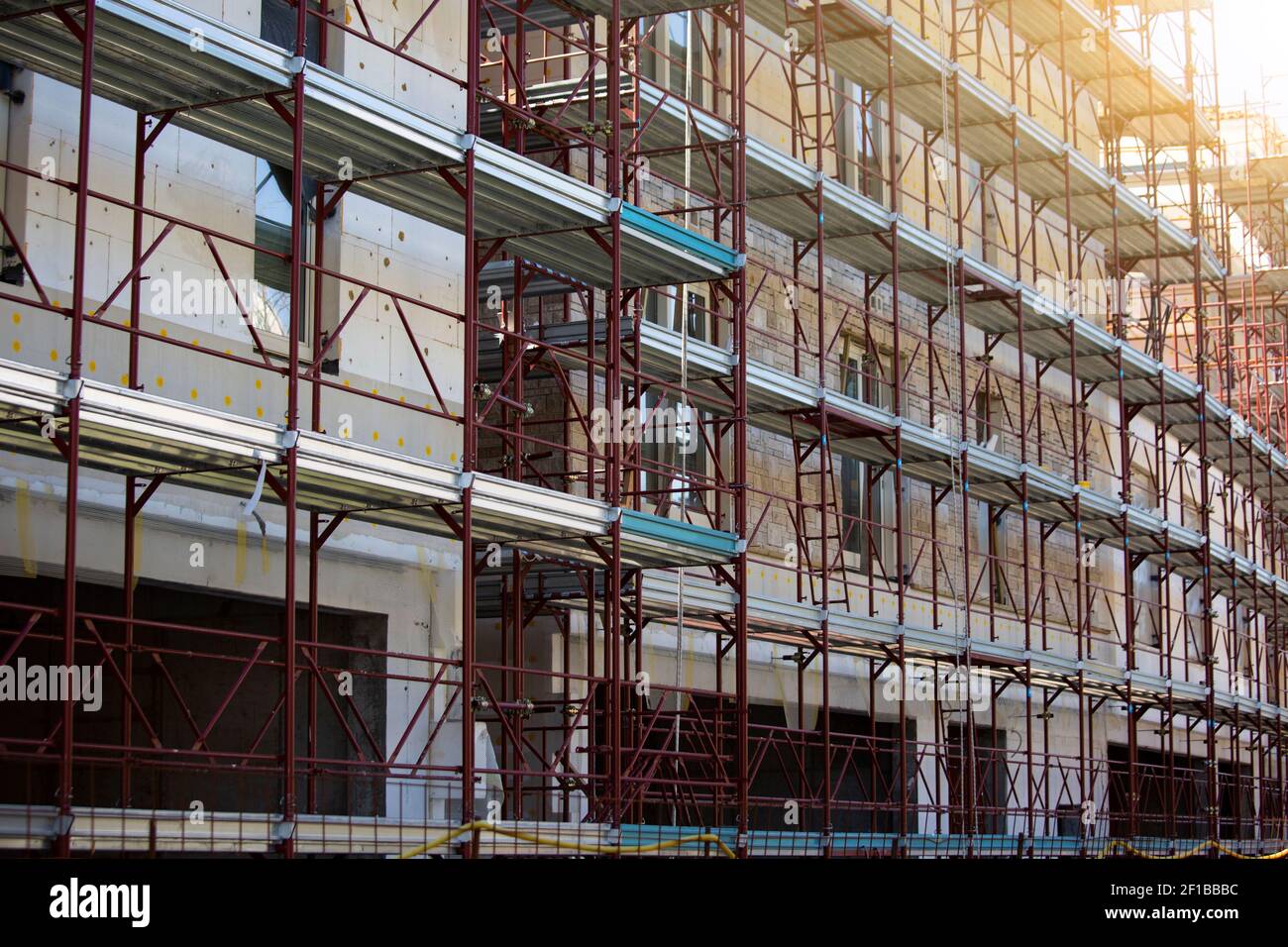 Construction of a building using scaffolding Stock Photo - Alamy