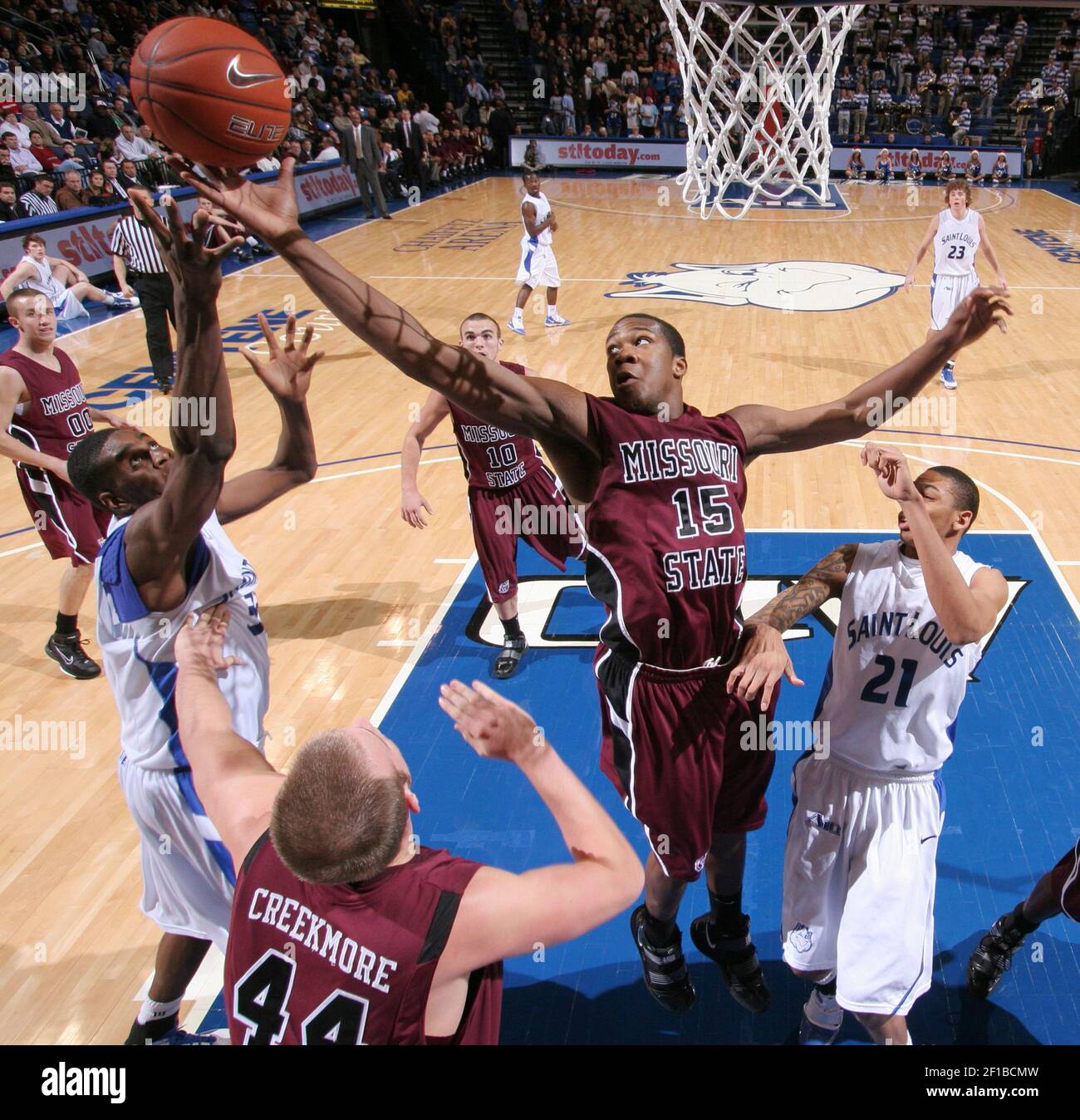 Missouri State guard/forward Jermaine Mallett (15) pulls down a ...
