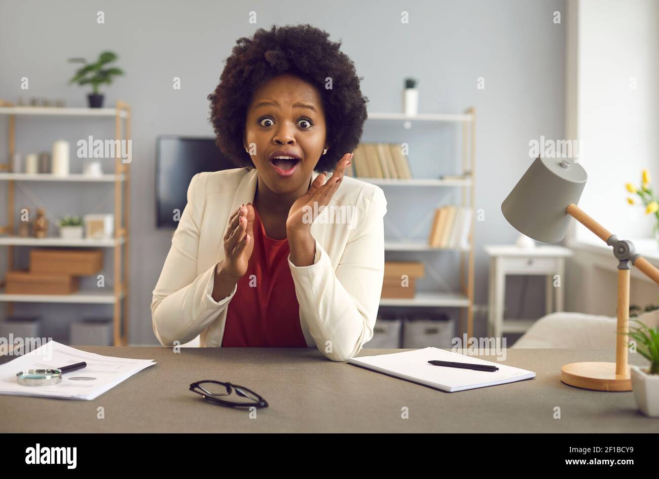 Flabbergasted hi-res stock photography and images - Alamy