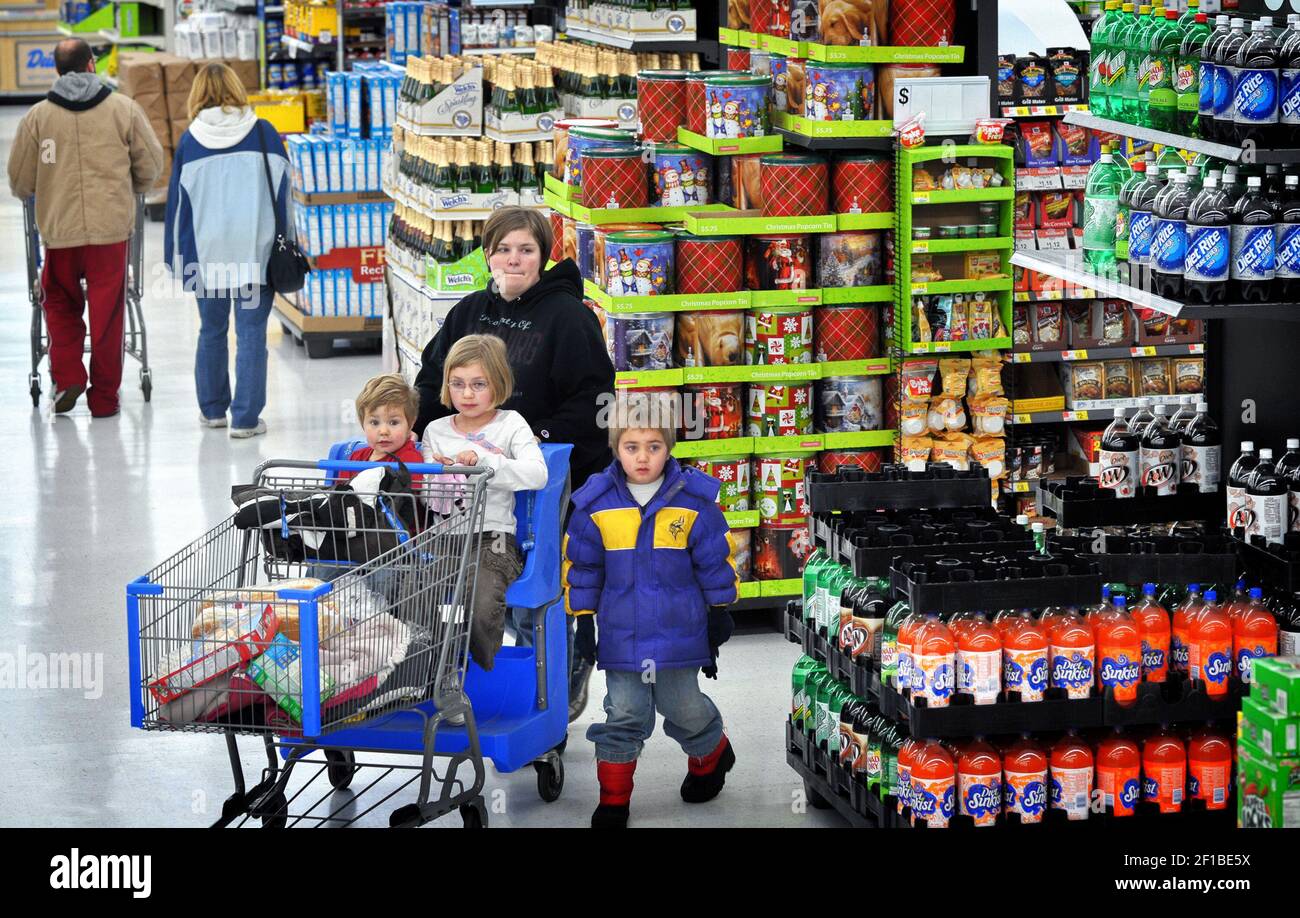 Melissa Ott shops with her children Blaike, 3, from left, Emily, 7, and ...