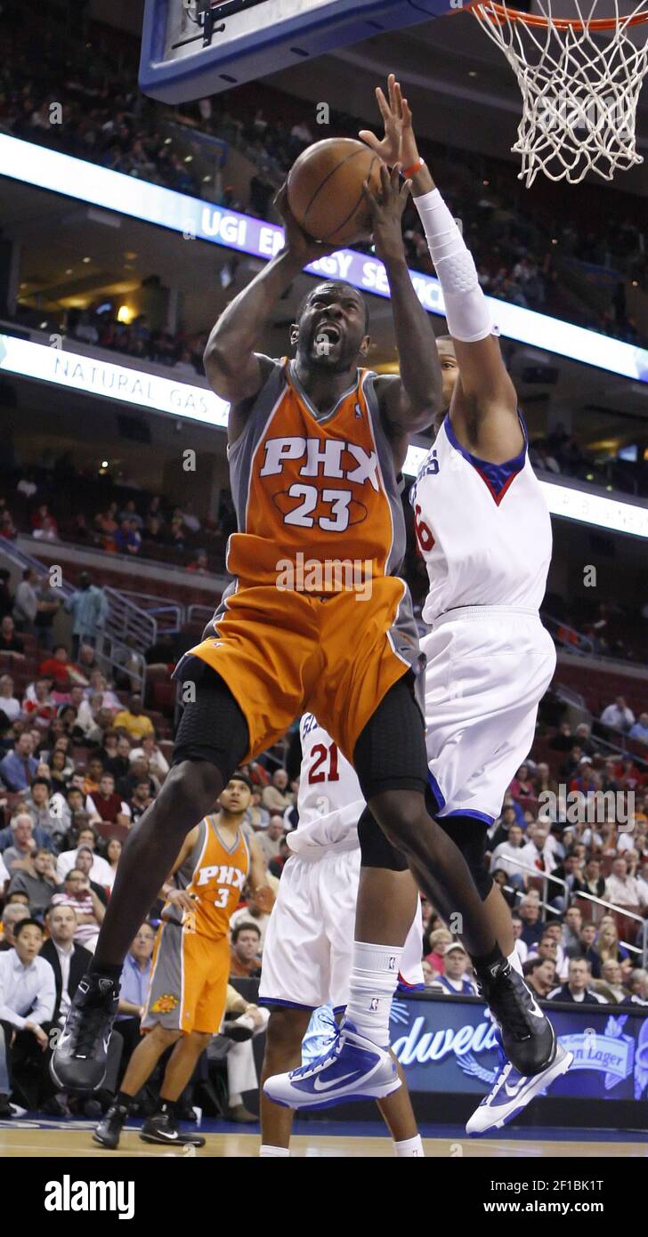 Philadelphia 76ers Jason Richardson scores against Marreese Speights in ...