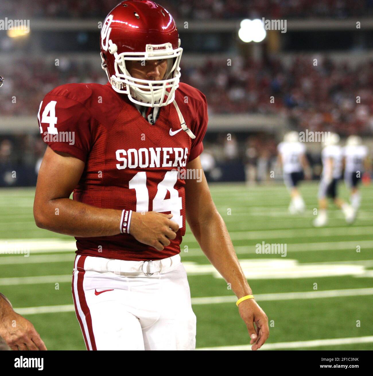 Oklahoma quarterback Sam Bradford is injured late in the second quarter ...