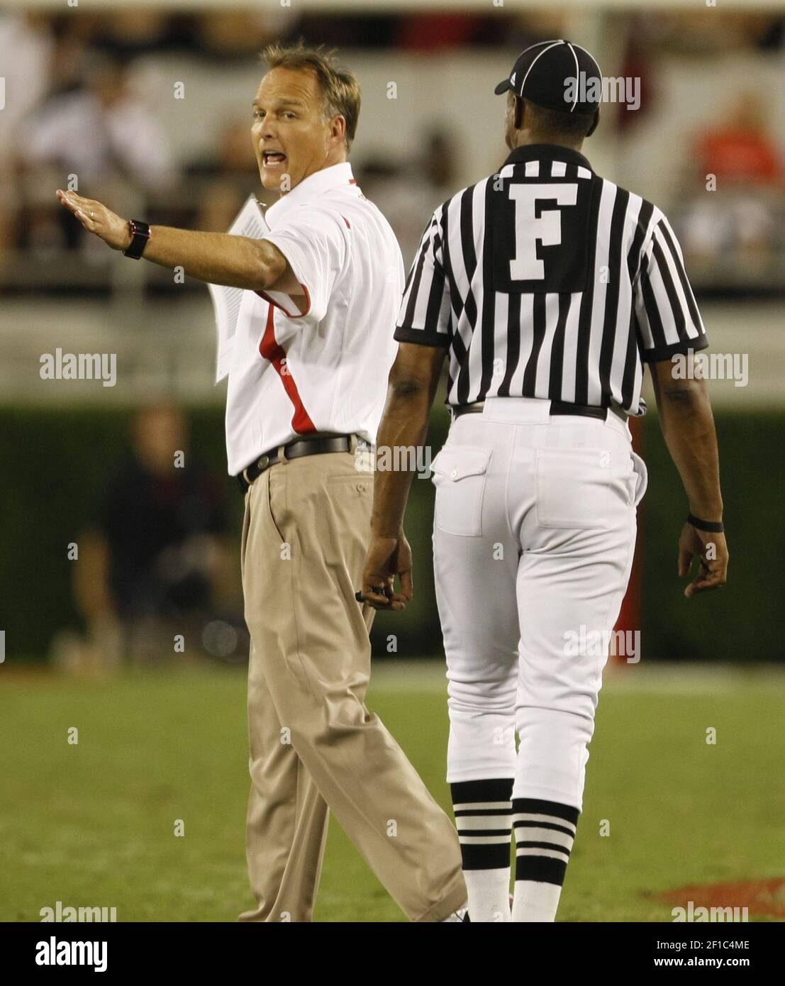 Georgia head coach Mark Richt expresses his disapproval to an official ...