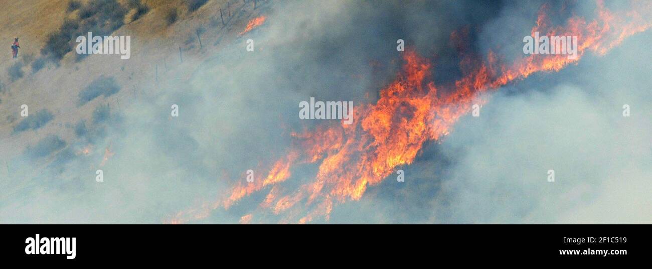 The Camphora-Gloria fire continues to burn in Soledad, California, on ...