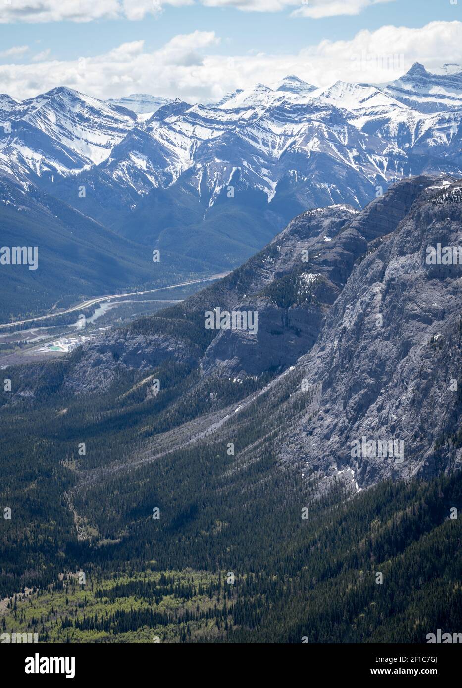 Mount yamnuska hi-res stock photography and images - Alamy