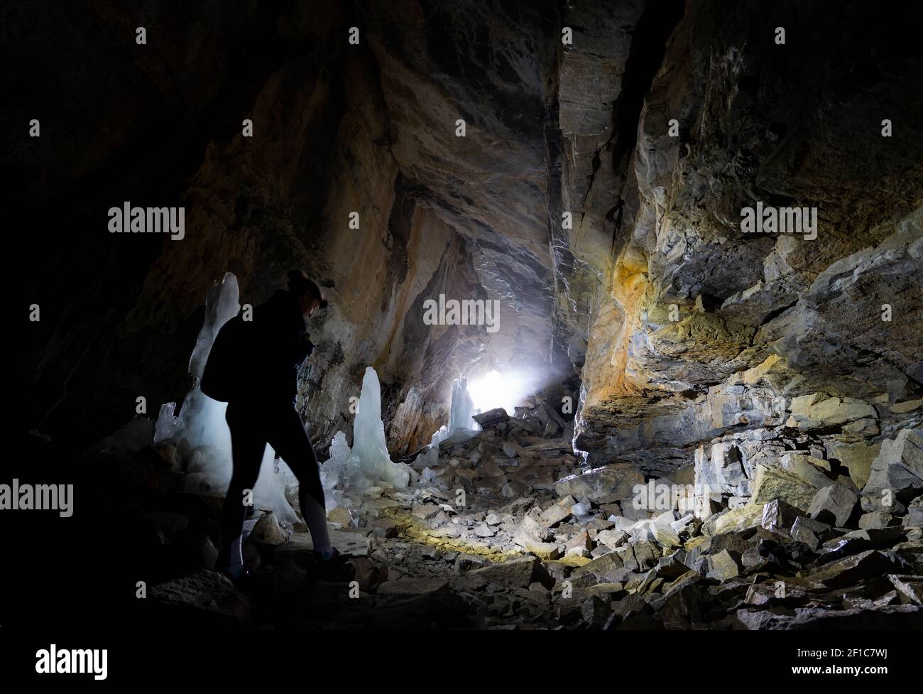 Cave dark hi-res stock photography and images - Alamy