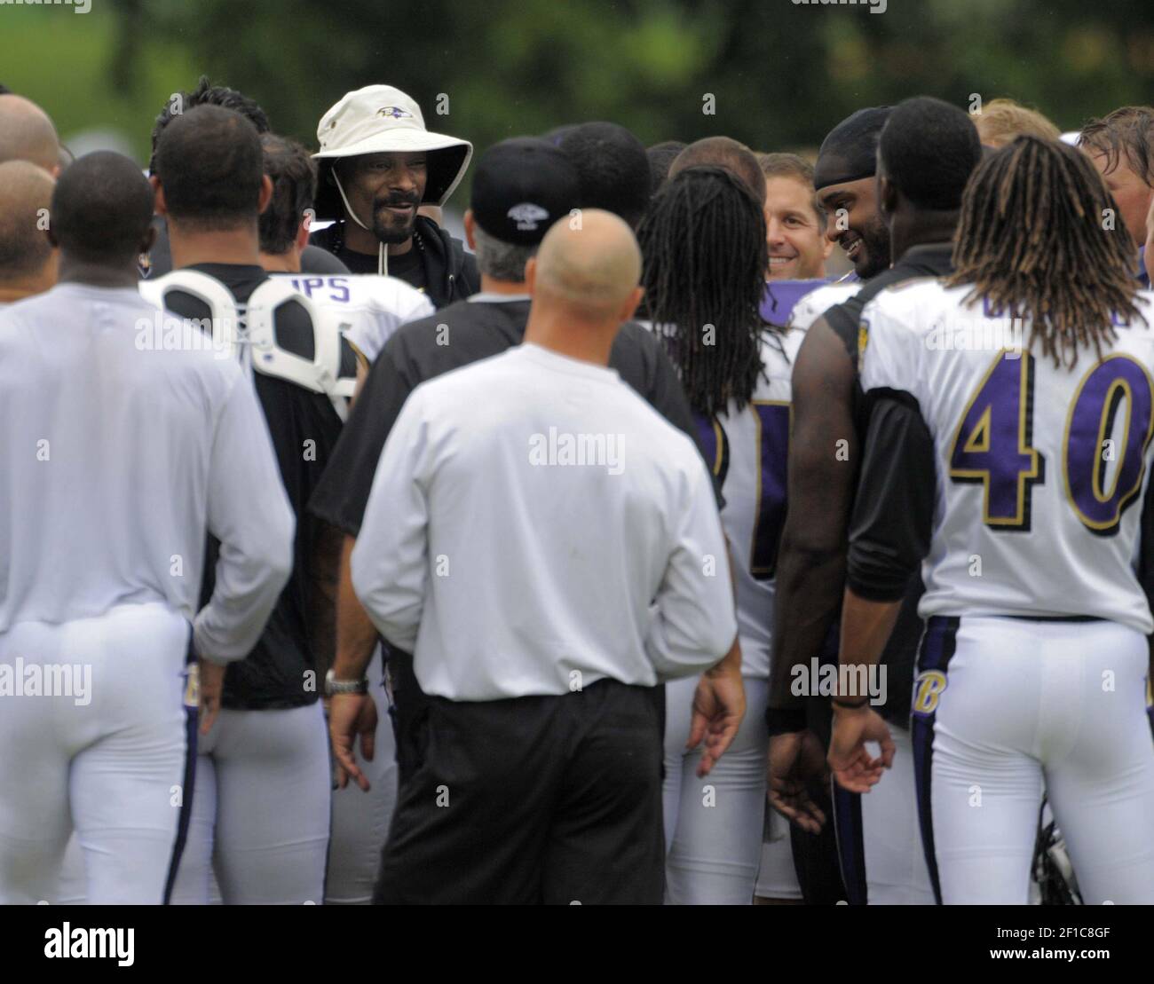 The Baltimore Ravens gather with hip-hop artist and entertainer Snoop ...