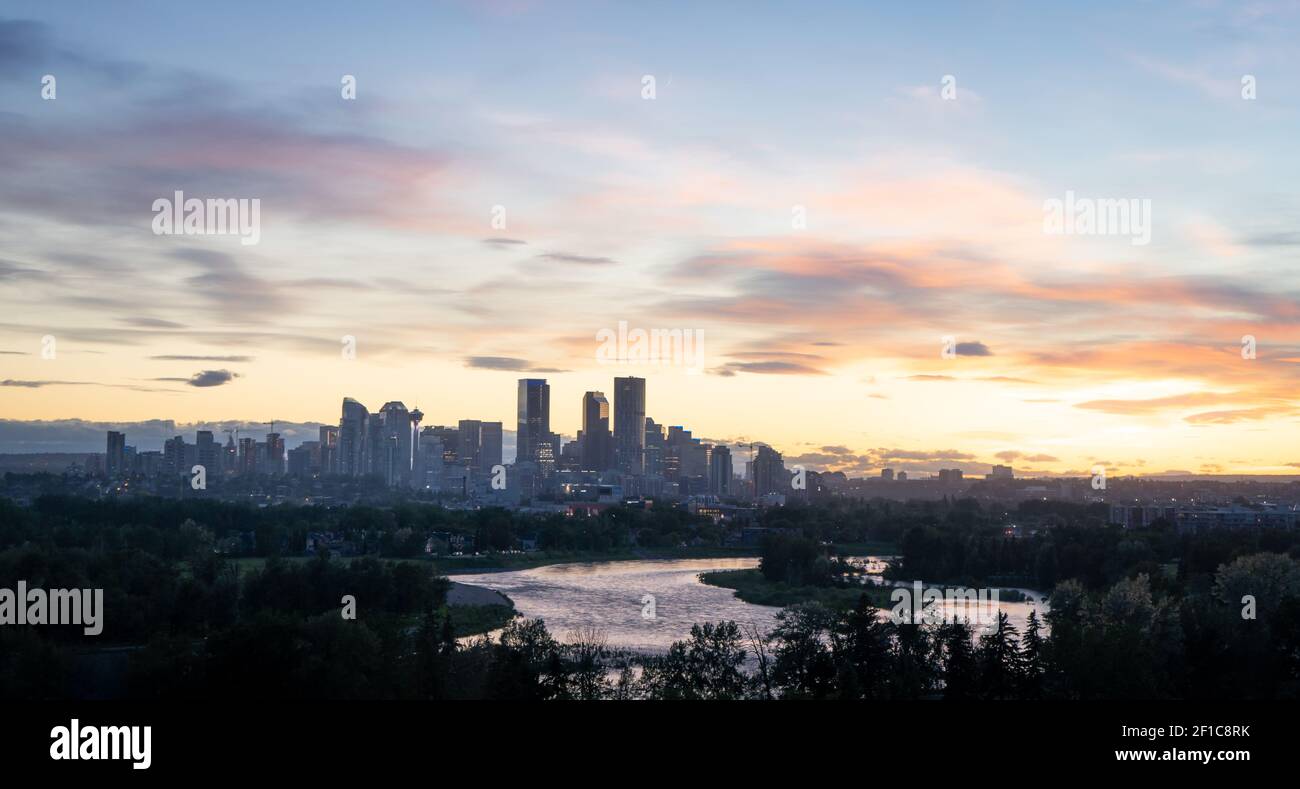 Calgary skyline in the summer hi-res stock photography and images - Alamy