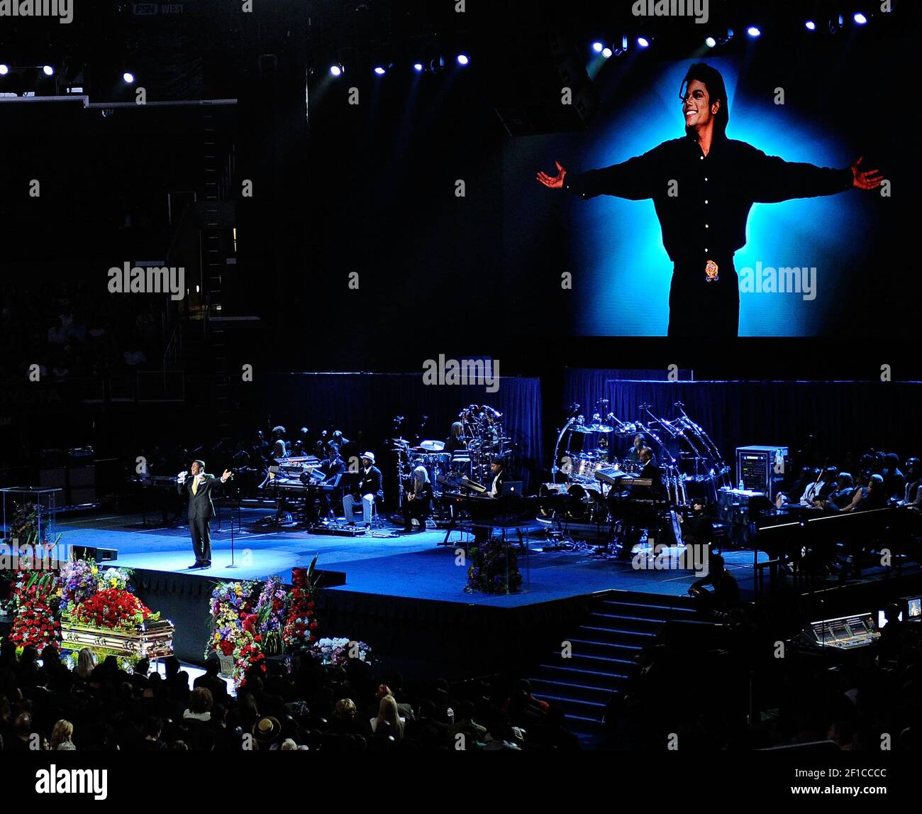 Singer Jermaine Jackson performs at Michael Jackson's public memorial ...