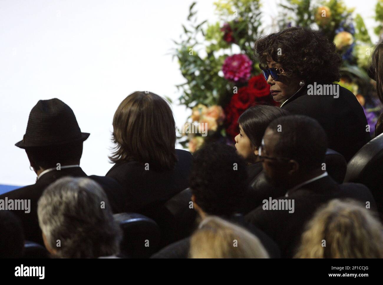 Michael jacksons funeral service hi-res stock photography and images ...