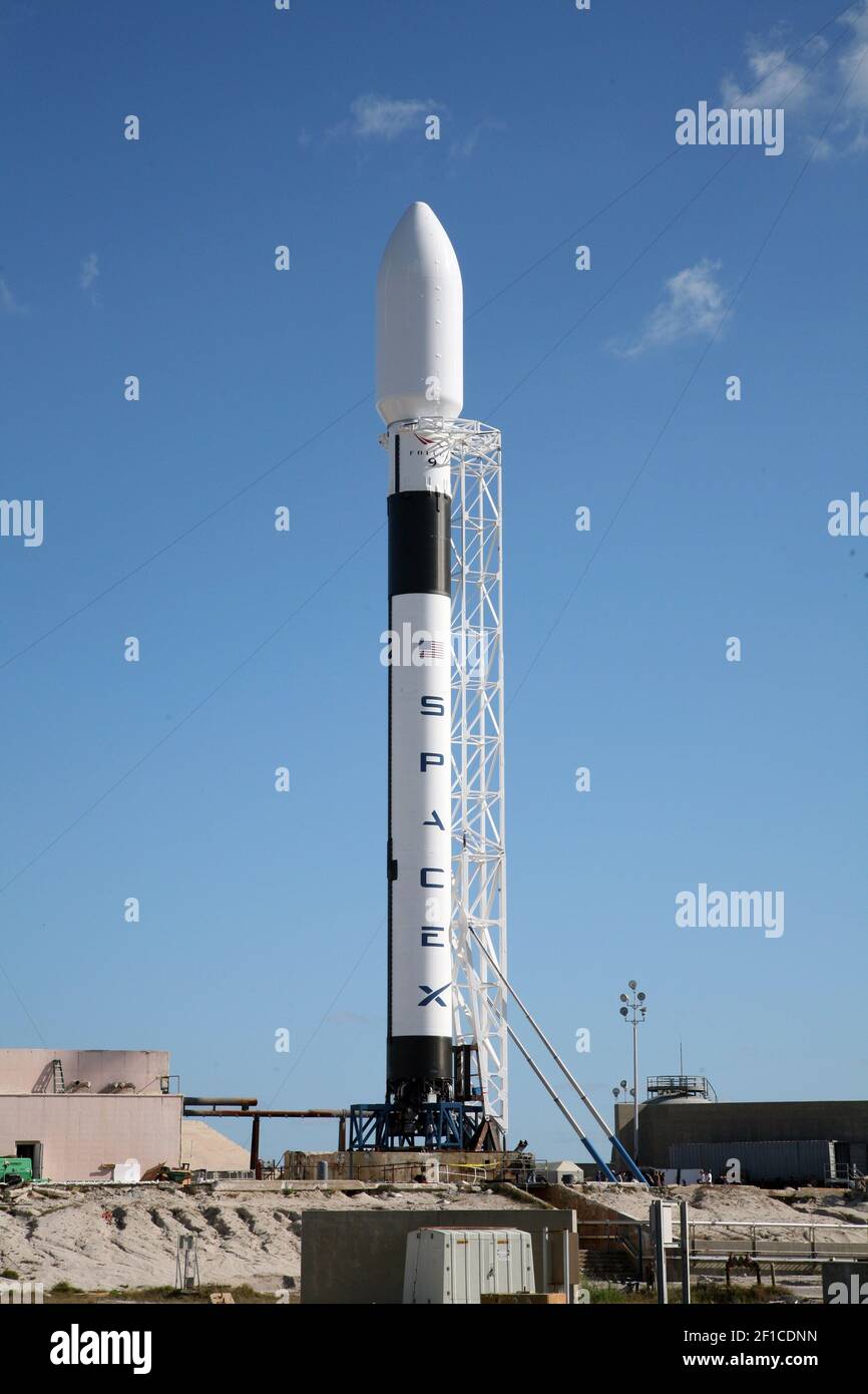 The new SpaceX commercial rocket is supposed to send cargo to the ...