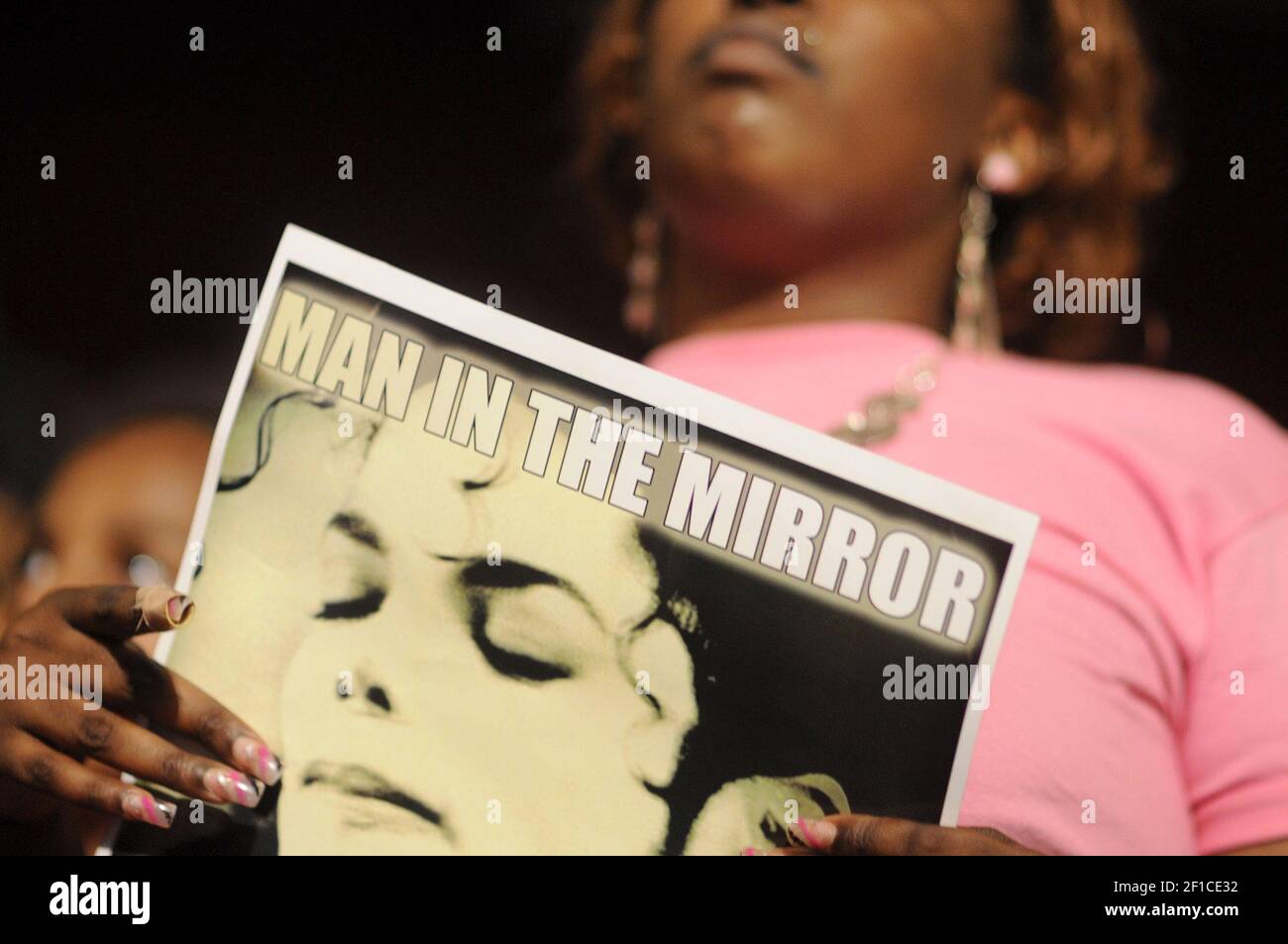 Michael Jackson fans gathered at the famed Apollo Theater in Harlem in ...