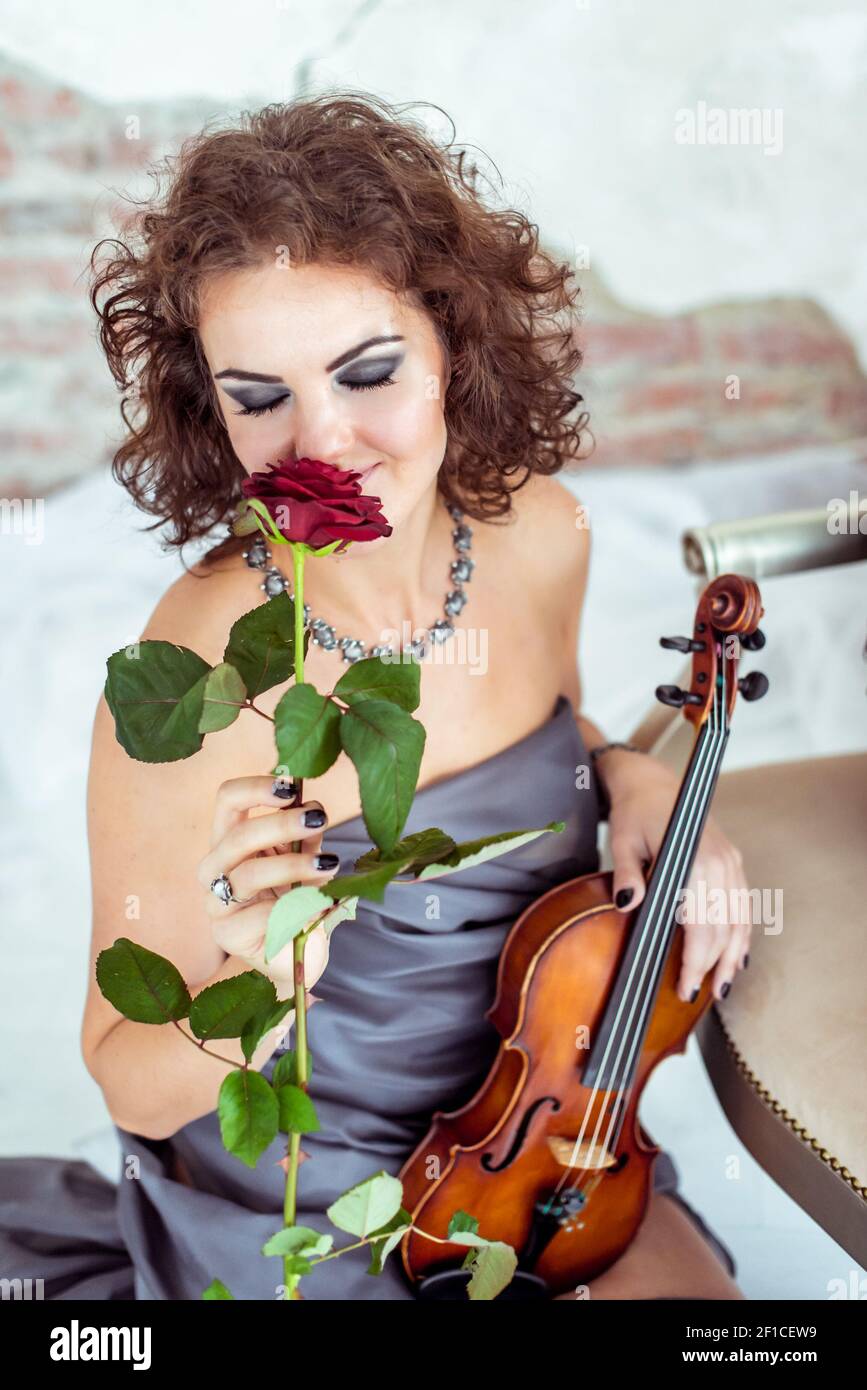 Red violin hi-res stock photography and images - Alamy