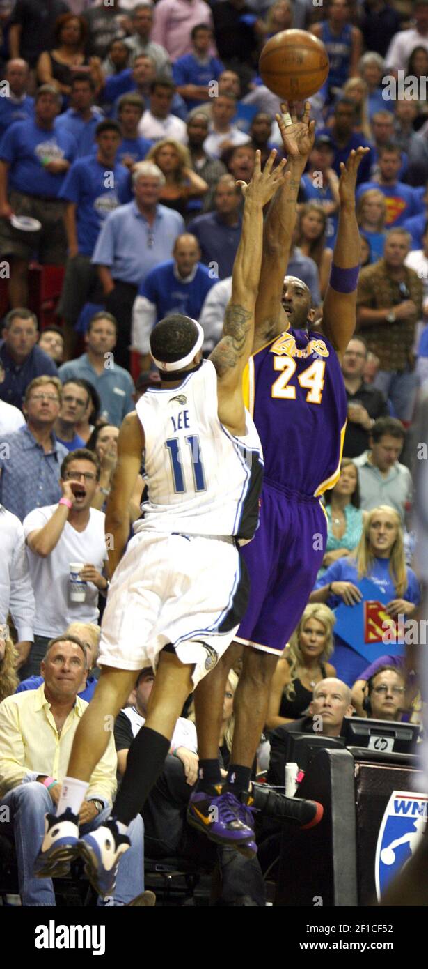 Orlando Magic guard Courtney Lee guards Los Angeles Lakers Kobe Bryant ...