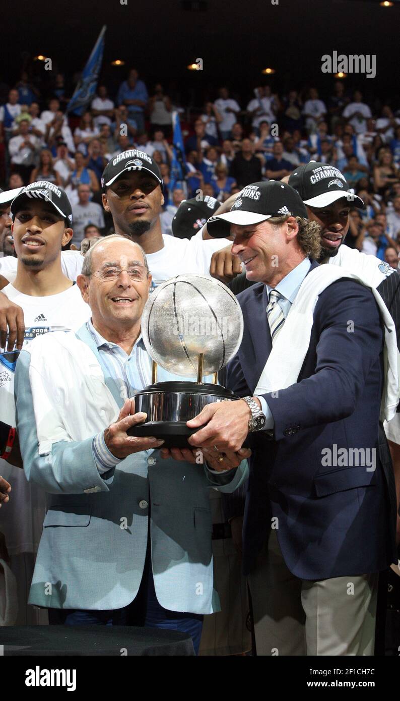 Orlando Magic owner Rich DeVos, left, and Team President Bob Vander ...
