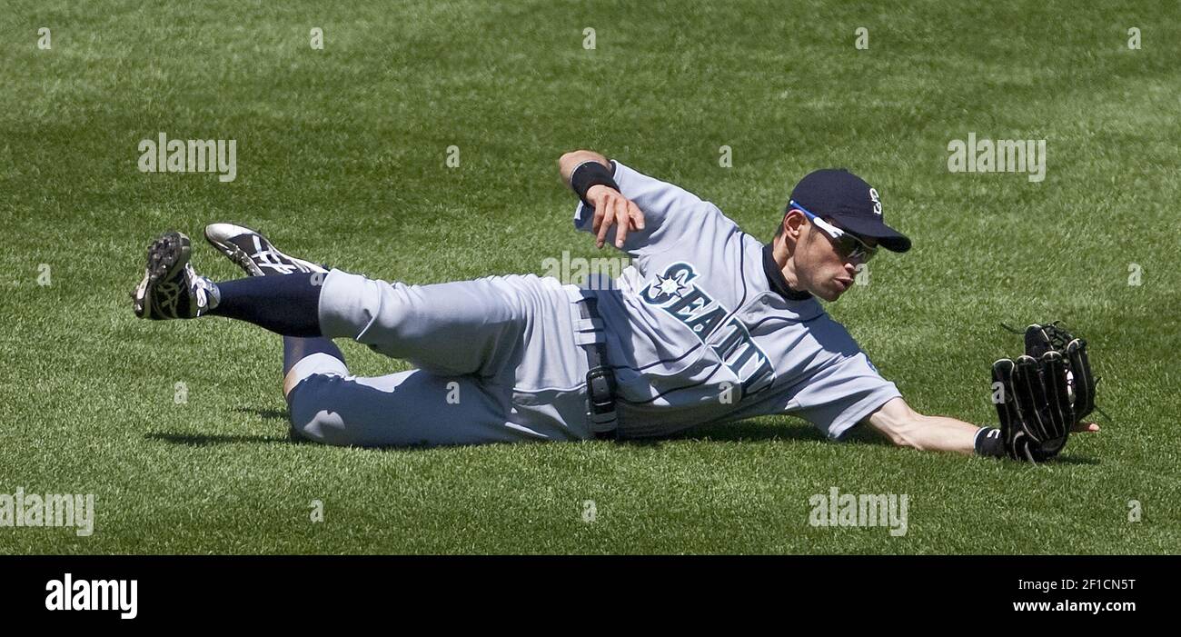 Seattle Mariners right fielder Ichiro Suzuki (51) makes a sliding catch ...