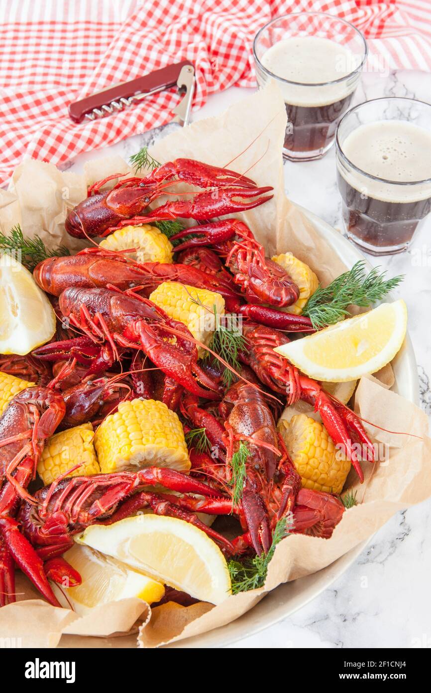 Boiled crayfish with dill Stock Photo - Alamy