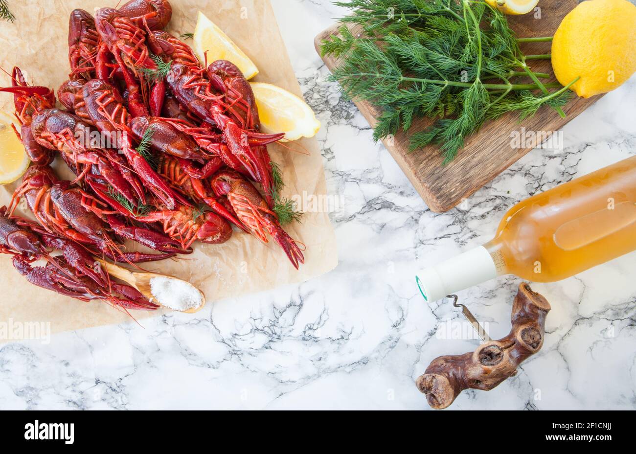 Boiled crayfish with dill Stock Photo - Alamy