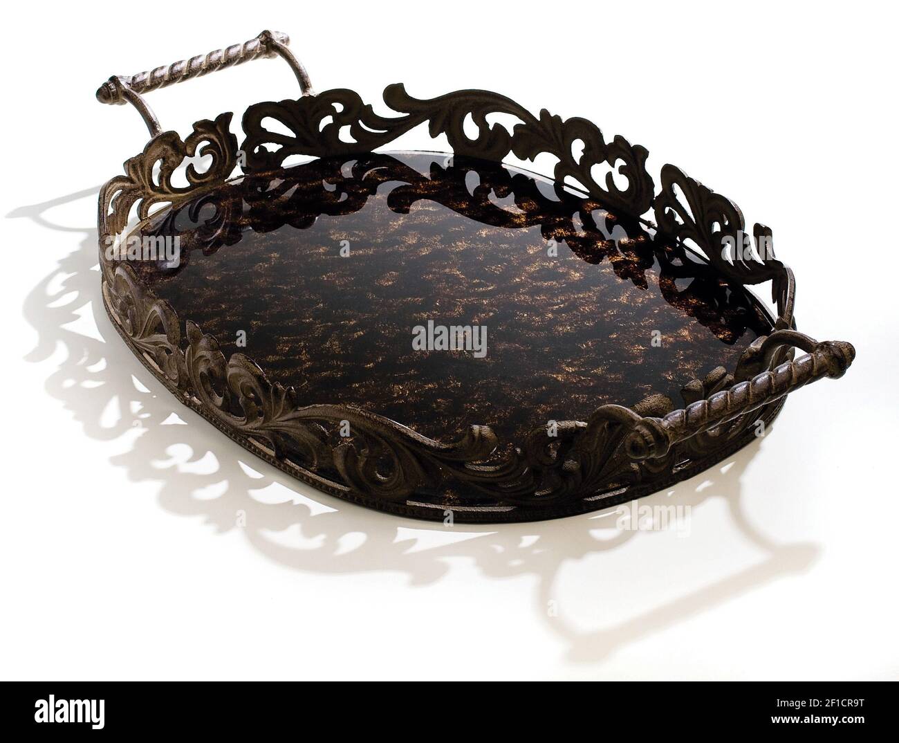 For a sophisticated look, you can't beat this large Gracious Goods oval ...