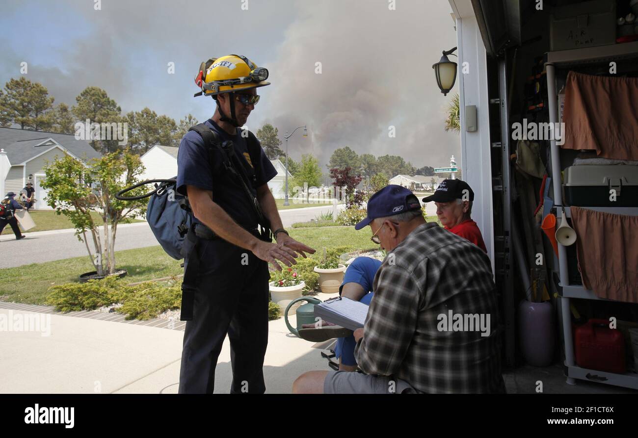 George and Christel Hoskins talk with Myrtle Beach Fire Department Lt ...