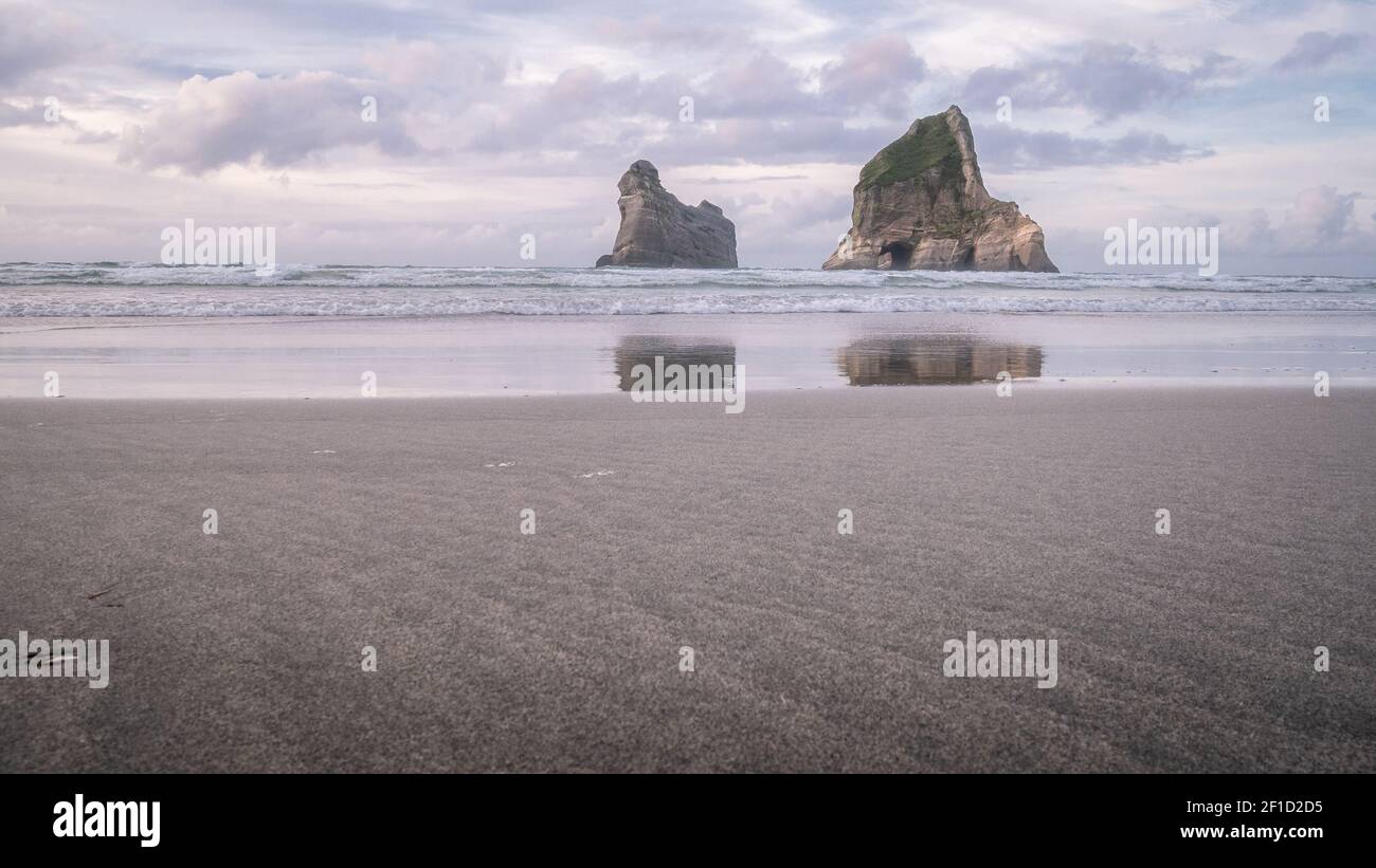 Sunset on remote beach hi-res stock photography and images - Alamy