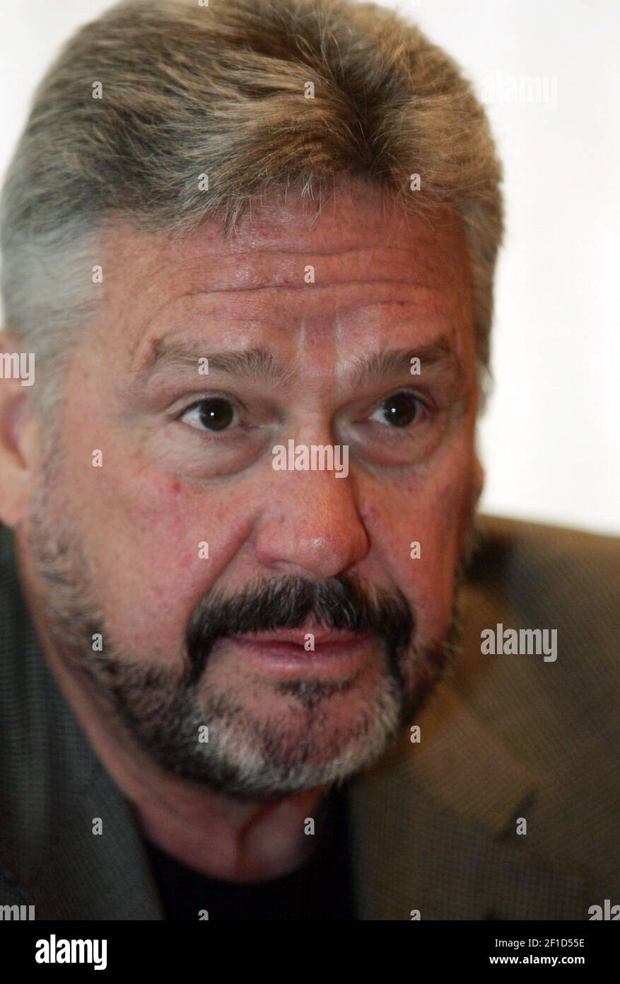 Brian Halla, CEO of National Semiconductor, meets with the SJMN ...