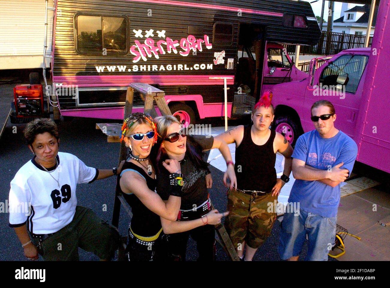 KRT ENTERTAINMENT STORY SLUGGED: MUS-SHIRAGIRL KRT PHOTO BY MICHAEL ...