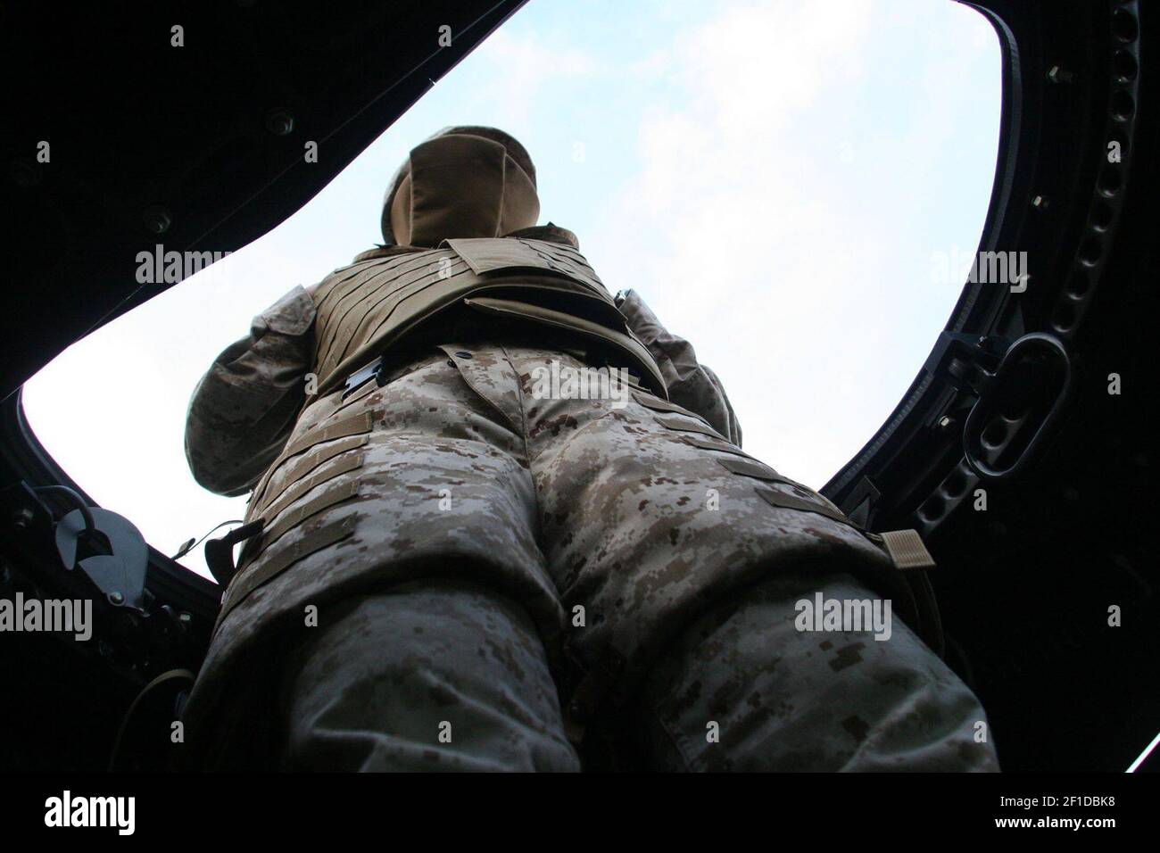 -- NO MAGS, NO SALES -- KRT US NEWS STORY SLUGGED: USMILITARY-KEVLAR ...