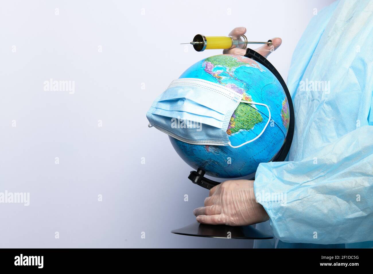 World map with syringe hi-res stock photography and images - Alamy