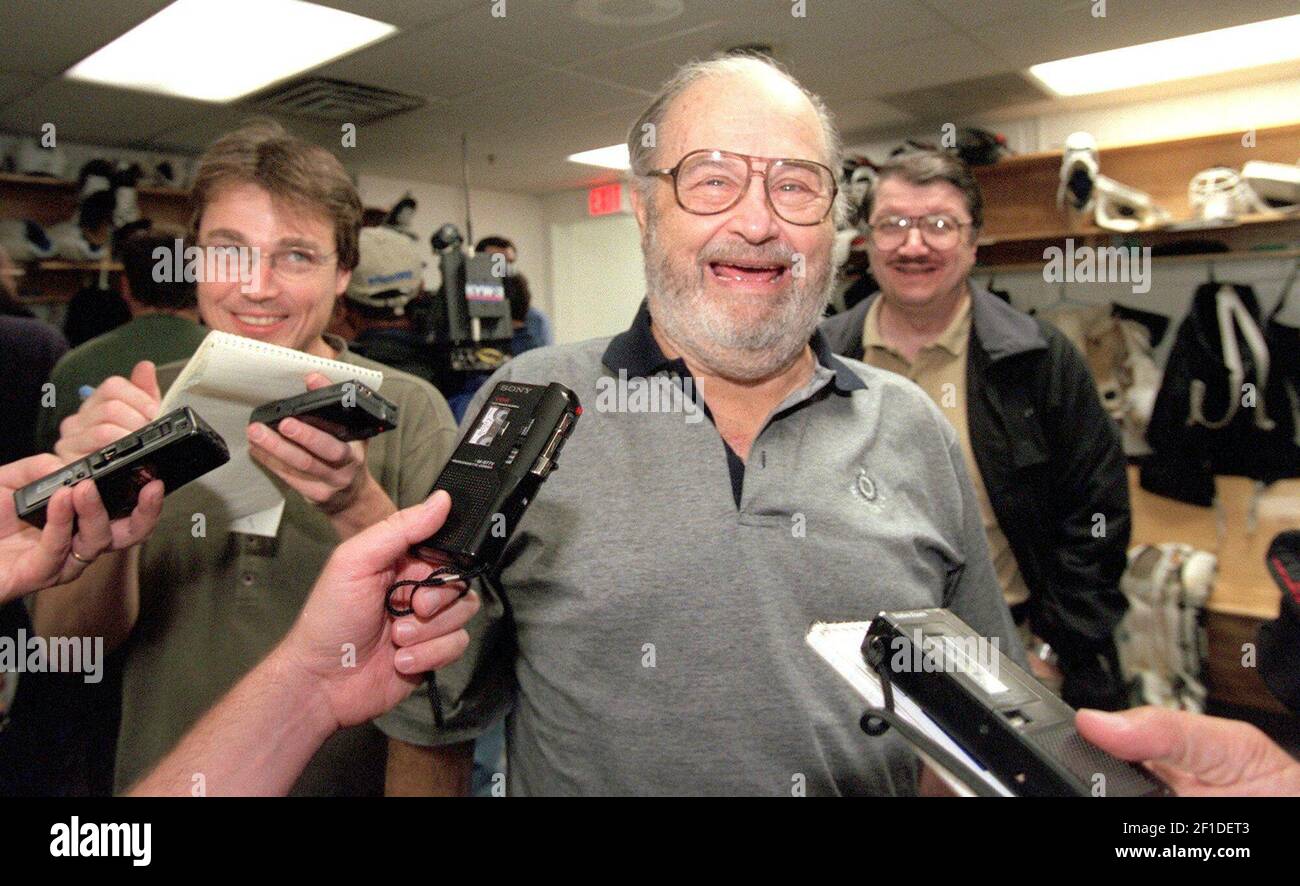 KRT SPORTS STORY SLUGGED: FLYERS-HART KRT PHOTOGRAPH BY AKIRA SUWA ...