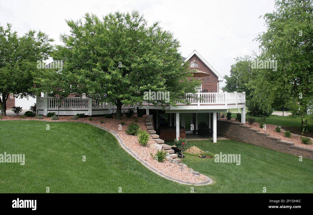 Ted and Michele Wood's outdoor space includes new landscaping ...